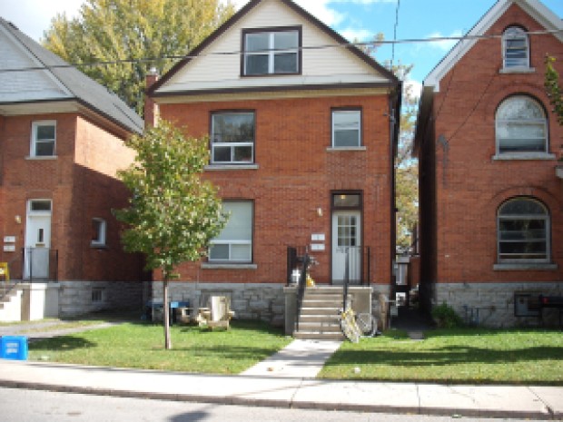 123 Main St | Queen’s University Homes
