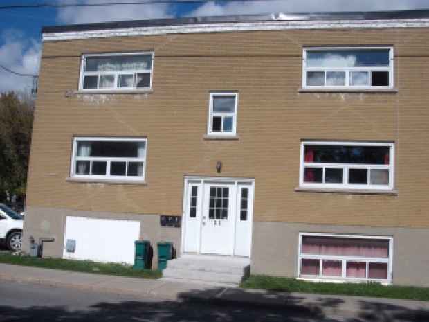 123 Main St | Queen’s University Homes